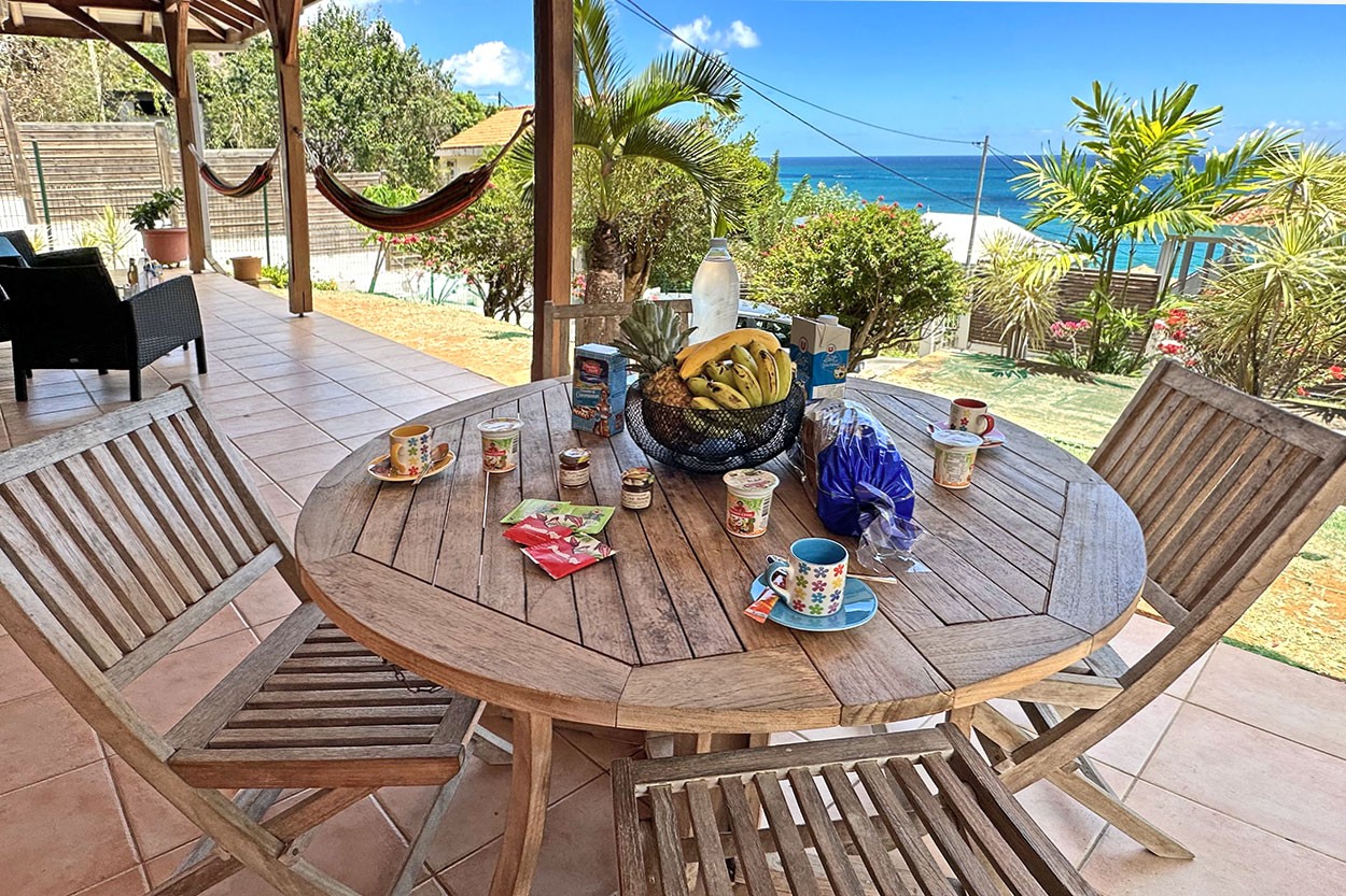 La petite maison TERRE du DIAMANT Locations Martinique vue mer - location de vacances ...