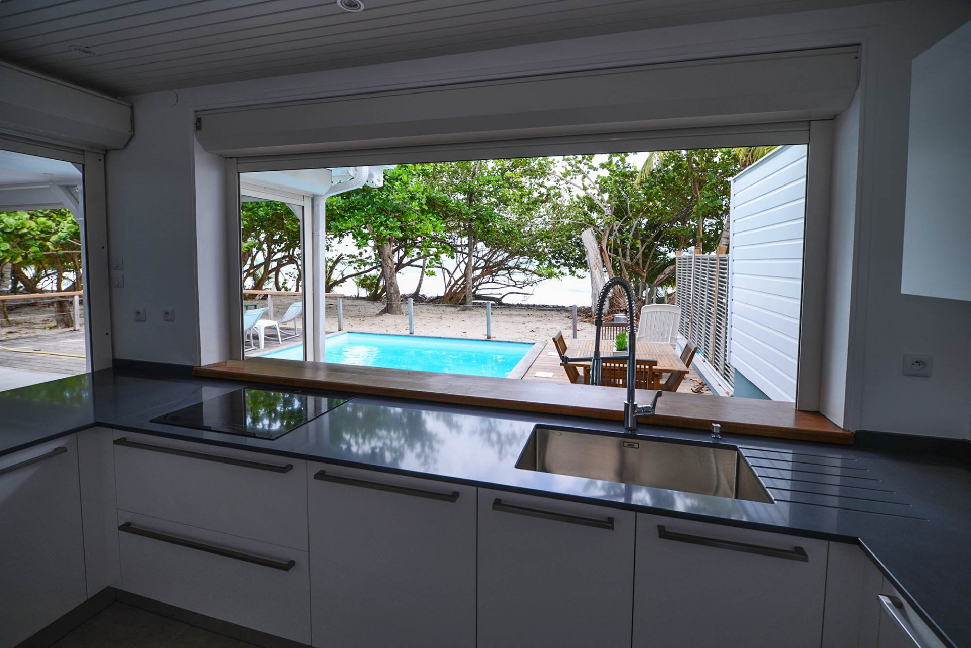 VILLA DU ROCHER le Diamant location luxe sur la plage avec piscine ...