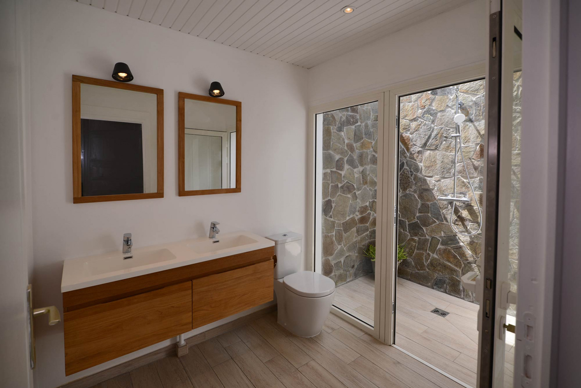 VILLA DU ROCHER le Diamant location luxe sur la plage avec piscine ...