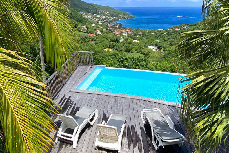 MAGNIFIQUE bas de villa PETITE ANSE d'Arlet location Martinique piscine à débordement Vue Mer ...