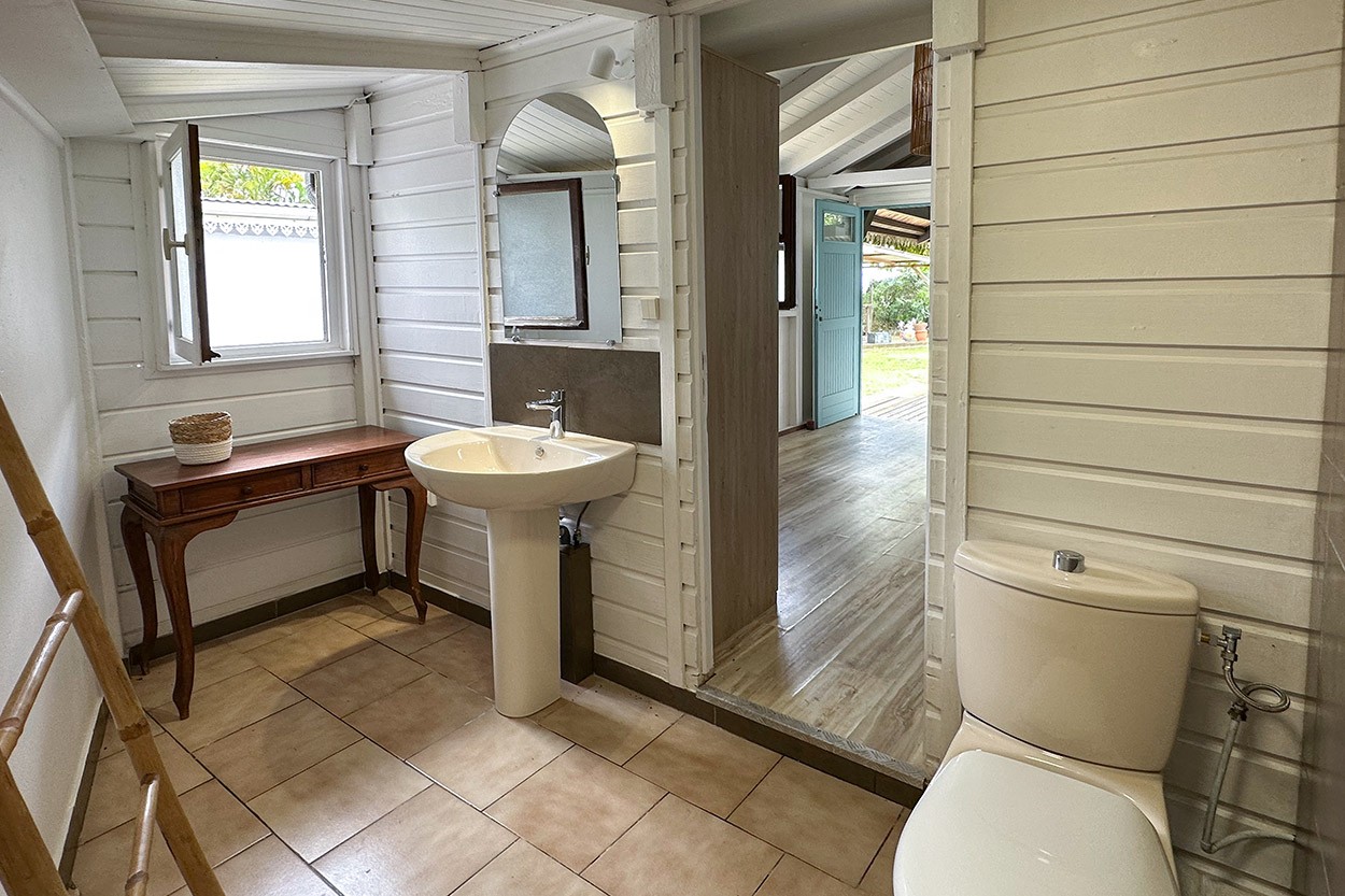 Le bungalow de Fond Basile location Martinique Tartane au bord de l’eau ...