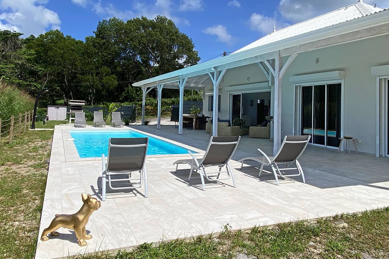 Villa BLEU CARAIBES Location PMR de Luxe Martinique le Diamant Piscine ...